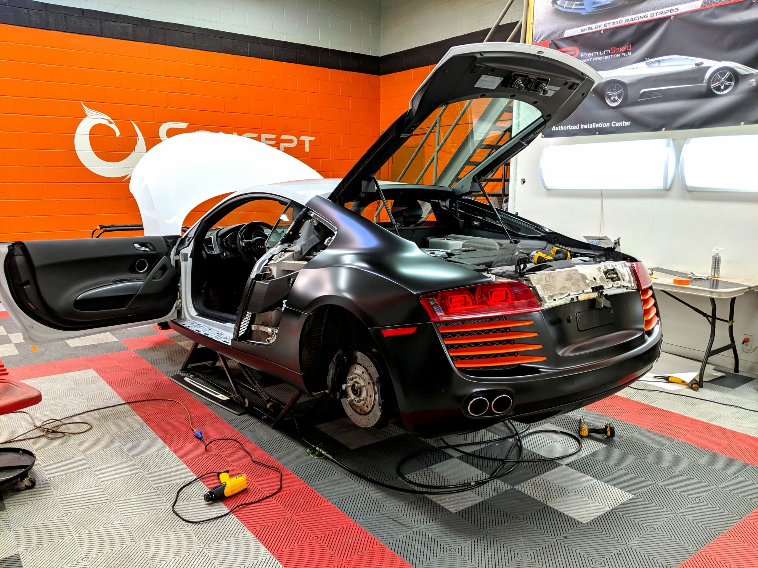Audi R8 Orange-Black - Concept Wraps