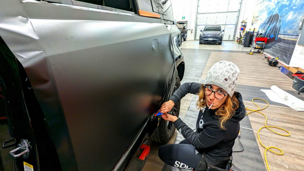 Land Rover Defender Matte Phantom Black - Concept Wraps